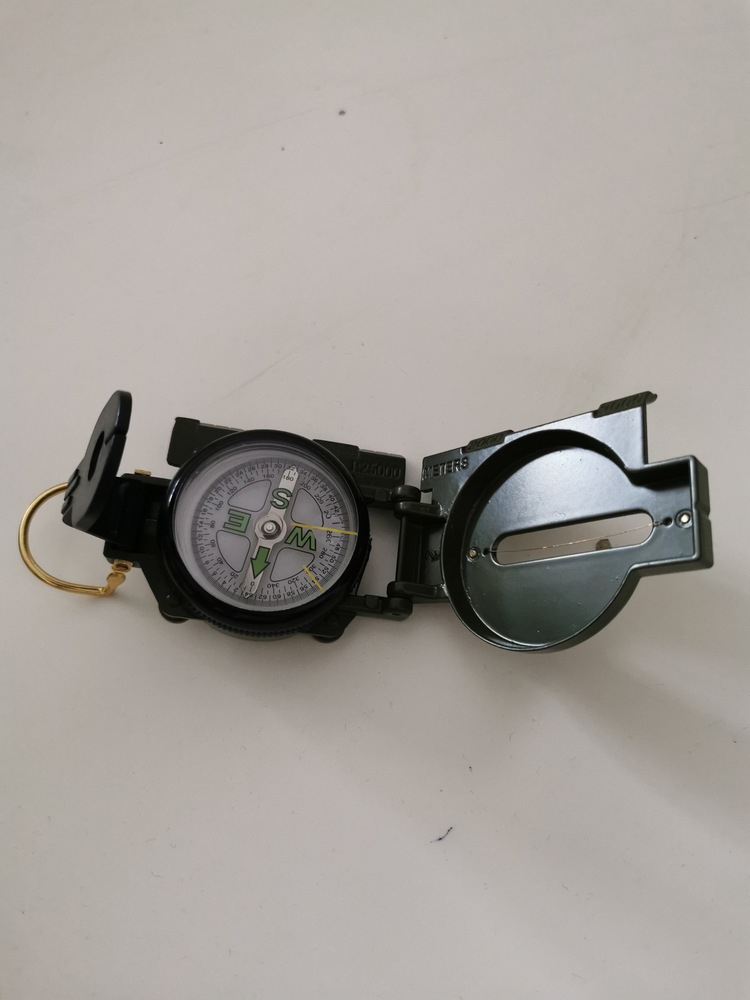 Busola militara, profesionala, din aluminiu cu lupa, husa si snur ...
