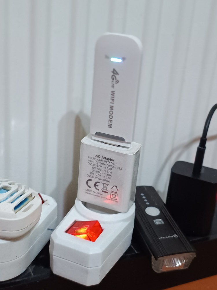 Modem USB WiFi 4G, Darklove, 150Mbps, Plug and Play, Cu slot pentru ...