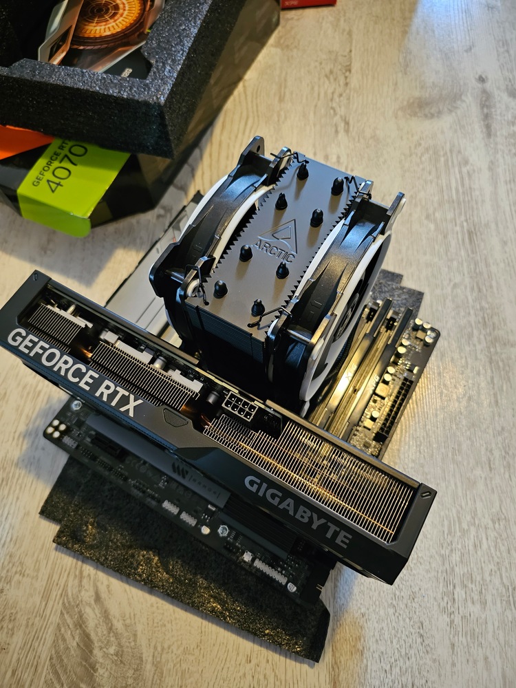 Placa video Gigabyte GeForce RTX 4070 WINDFORCE OC, 12GB GDDR6X, 192 ...