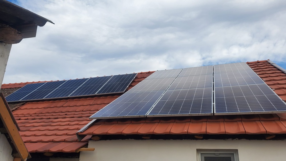 Sistem solar off grid kit complet 8 KW instalat panouri fotovoltaice ...