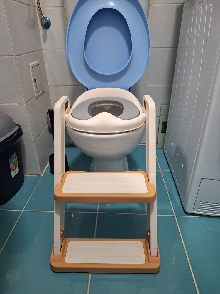 Reductor wc copii cu scarita - potrivit si toaletelor patrate ...