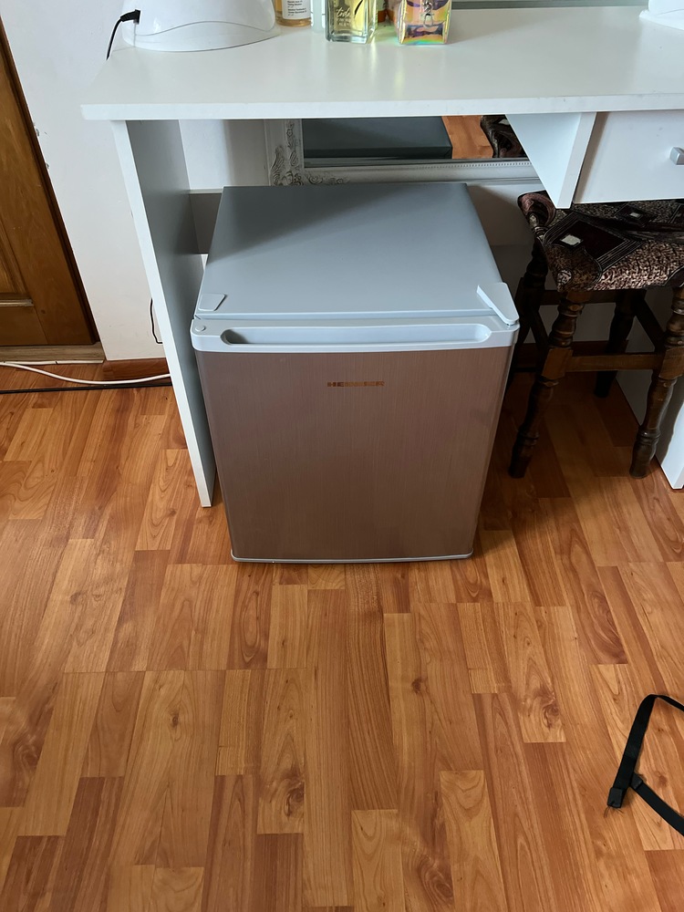 Frigider mini-bar Heinner HMB-41NHBKF+, 41 l, Clasa F, H 51 cm, Negru ...