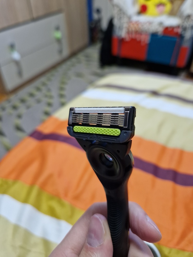 Aparat de ras Gillette Labs Neon Night Edition, 1 rezerva, suport ...