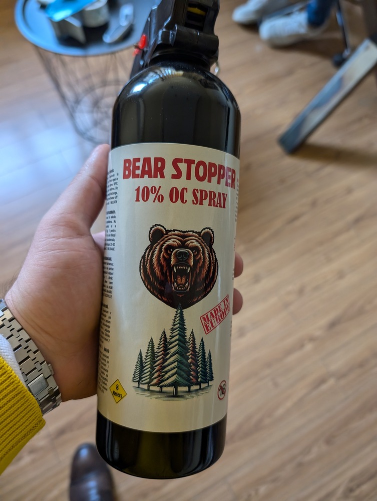 Spray anti-urs cu piper, pentru aparare impotriva ursilor, cainilor si ...