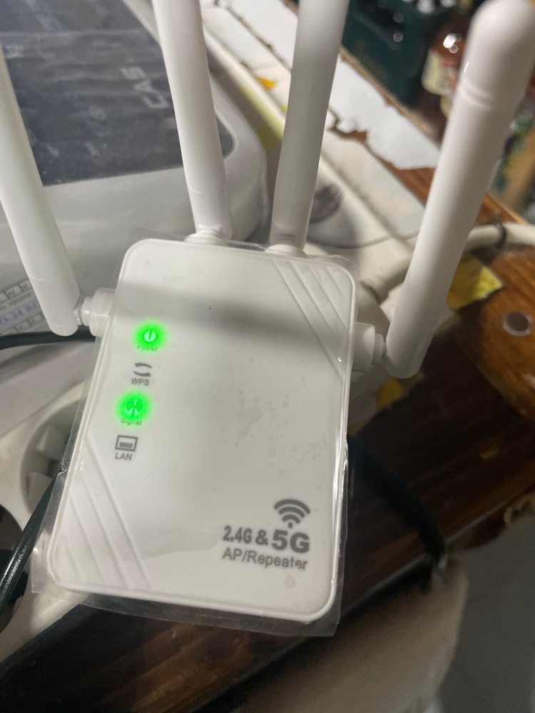 FOSMET® WiFi hatótávolság-bővítő, vezeték nélküli jelerősítő, AC 1200 Mbps, kétsávos 2,4 GHz-5 ...