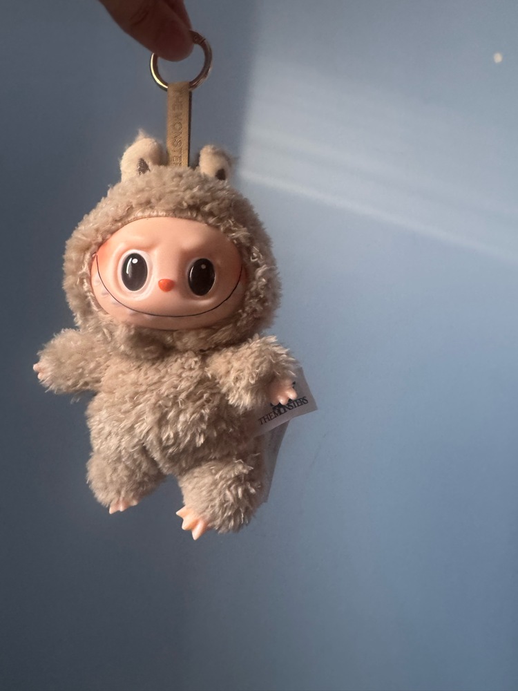 Jucarie de Plus Labubu, Micutul Monstru Pufos 17 cm, Maro, lulu® - eMAG.ro