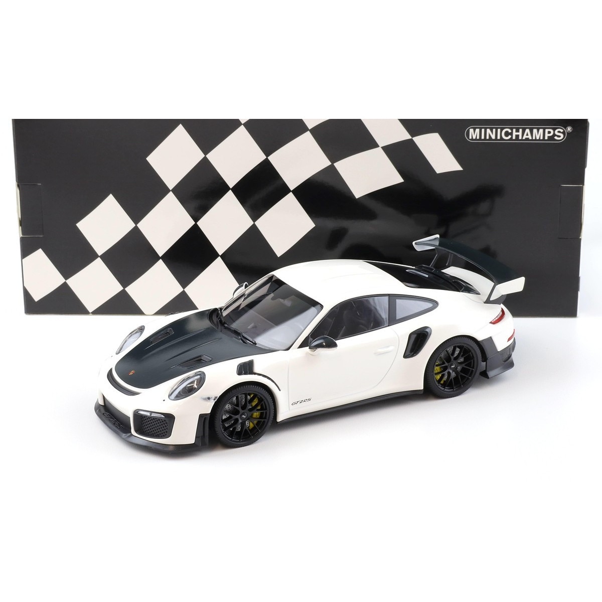 Macheta Porsche 911 GT2 RS 2018 alb 1/504 buc - 1/18 Minichamps - eMAG.hu