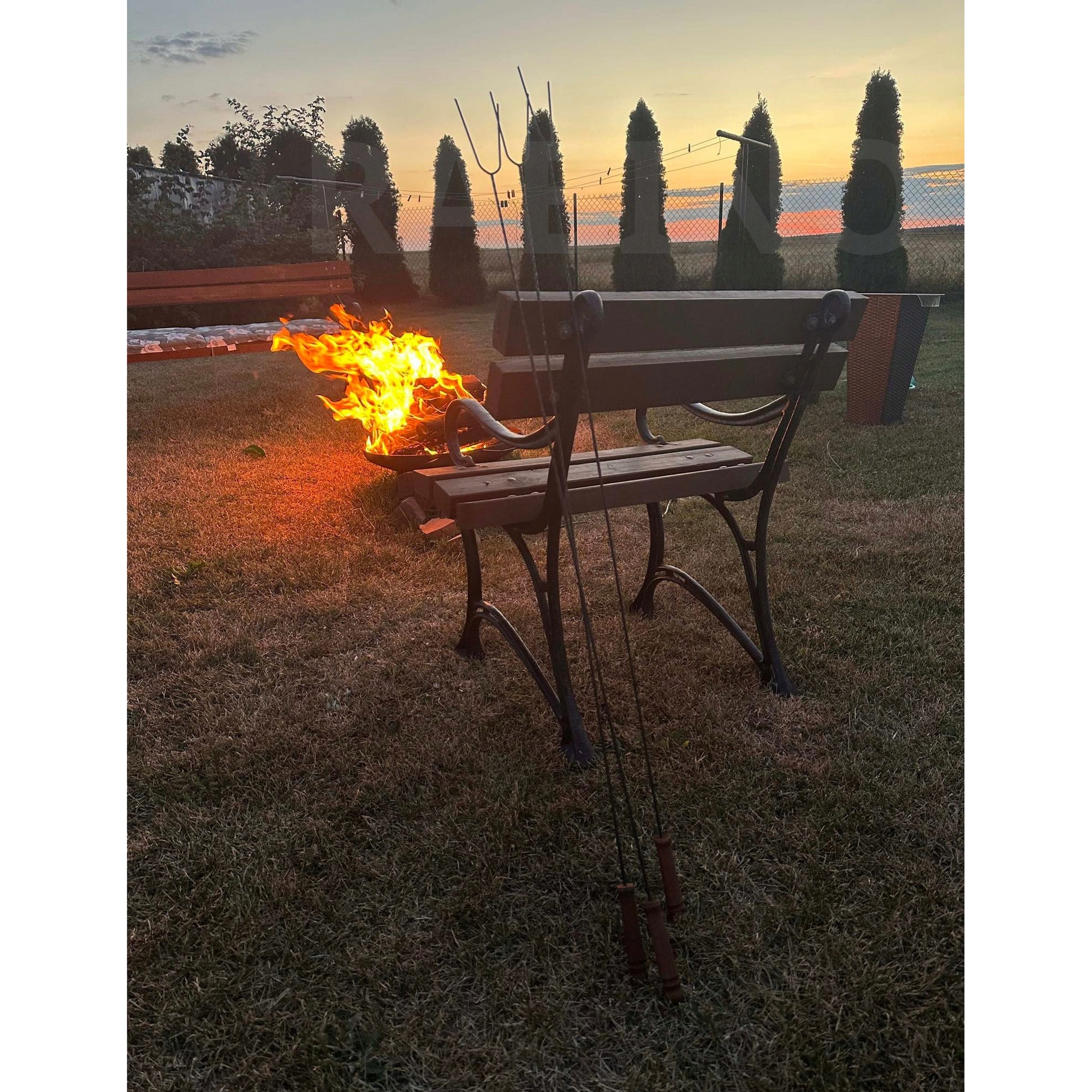 Gratar gradina din fonta 80cm, 3 picioare, mobil, pentru foc si gratar ...