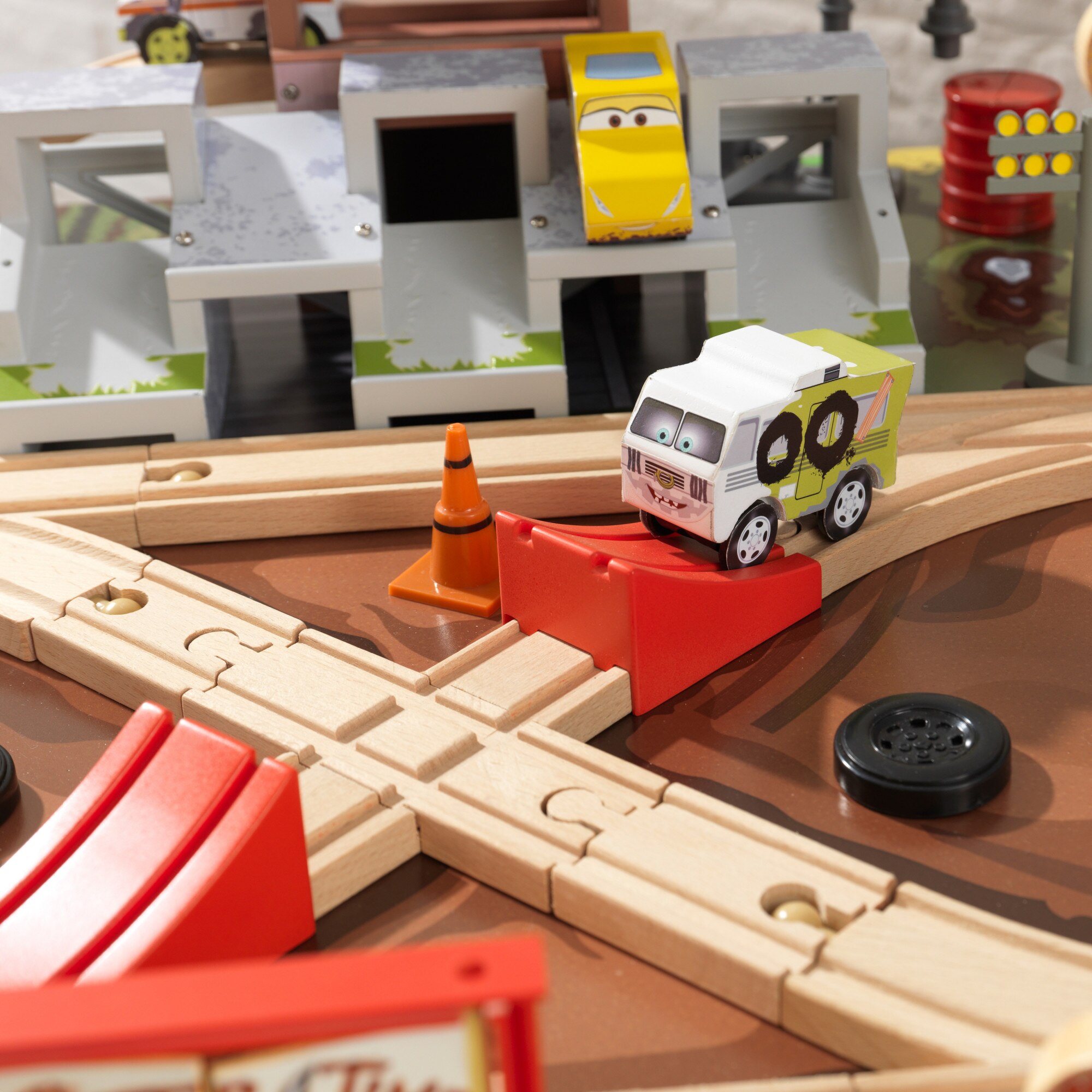 Set de joaca Disney® Pixar Cars 3 Thunder Hollow Track Set & Table ...