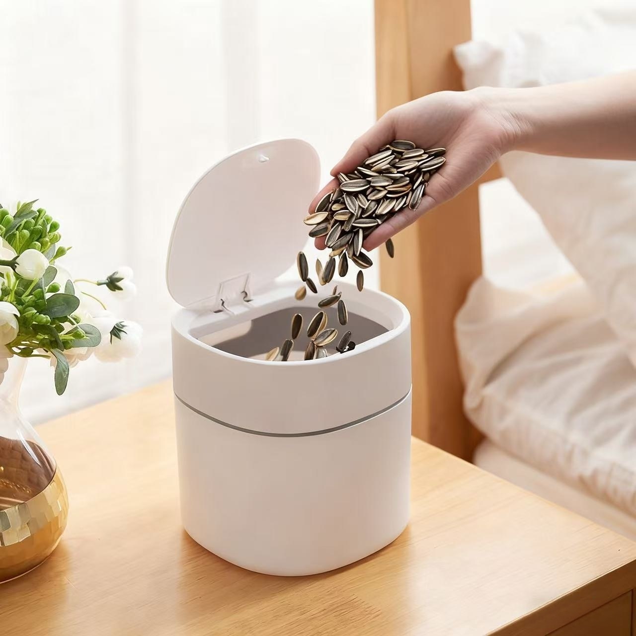 Cos de gunoi mini, Din plastic, Capacitate 2L, cu Capac Anti-Miros si o ...