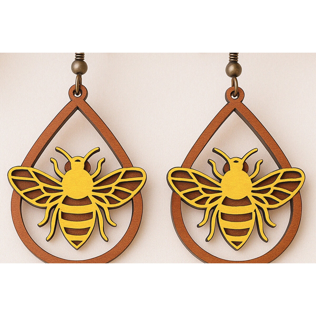 Cercei Bee Drop, Intrahome, din plywood 3x3 cm, ideal pentru decorare ...