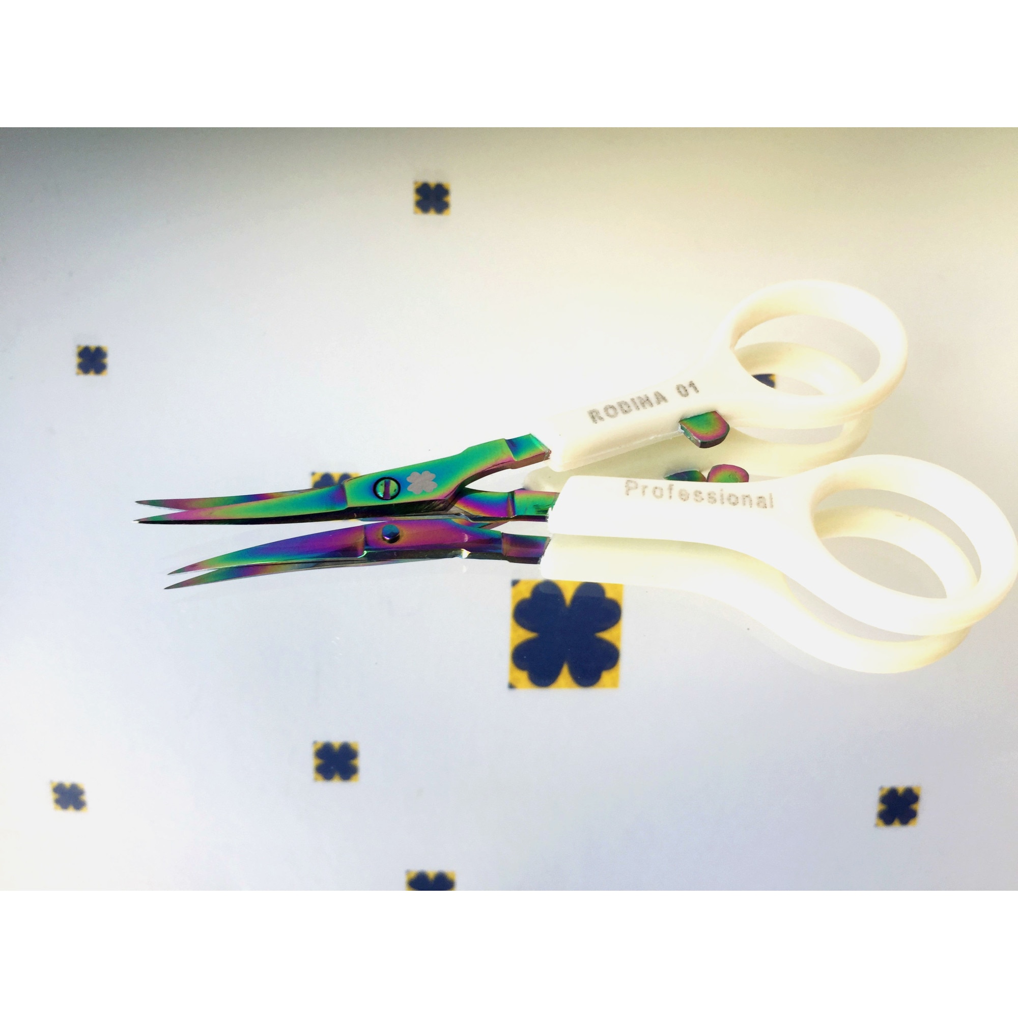 Forfecuta pentru cuticule cu manerul din plastic alb, "RODINA 01 ...