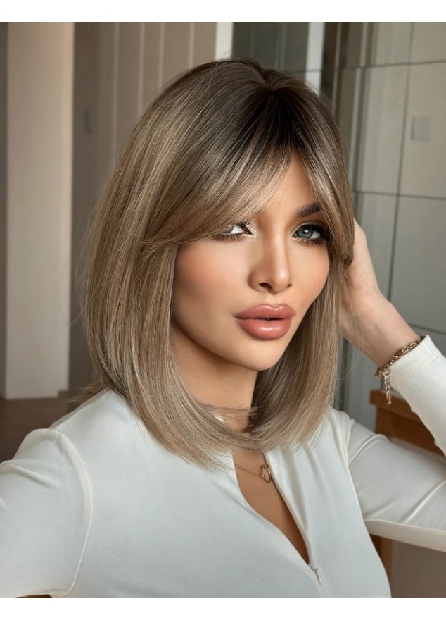 Peruca bob cu breton, lungime 40 cm, culoarea saten blond cu radacinile ...