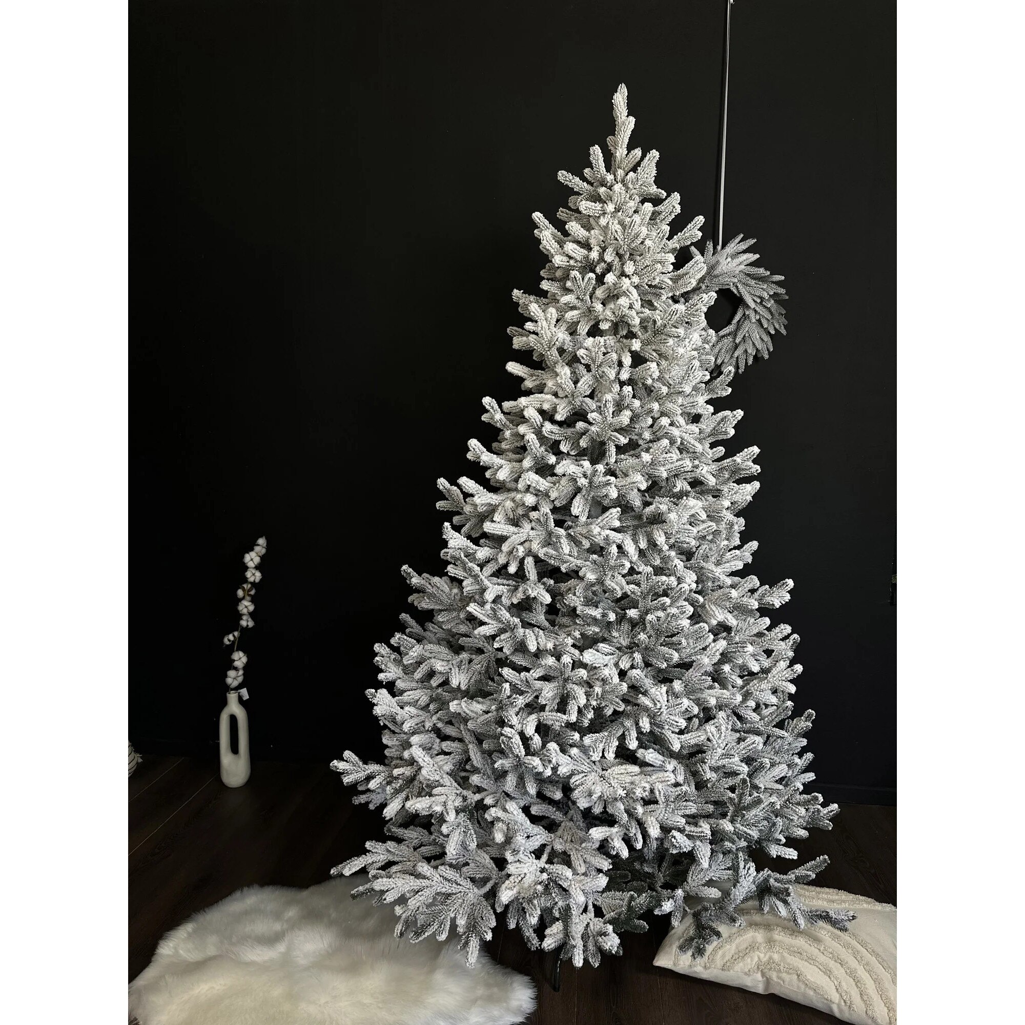 Brad artificial Christmas Deluxe by, Viena nins, 3D, 210cm - eMAG.ro