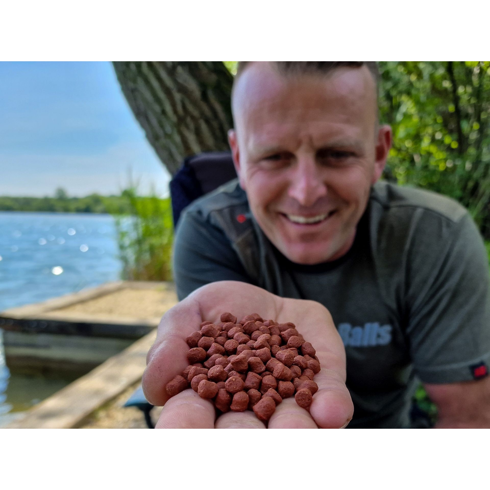 Micro Pellet crap SuperFeed 2 mm 1 kg Chili Robin Red - eMAG.ro