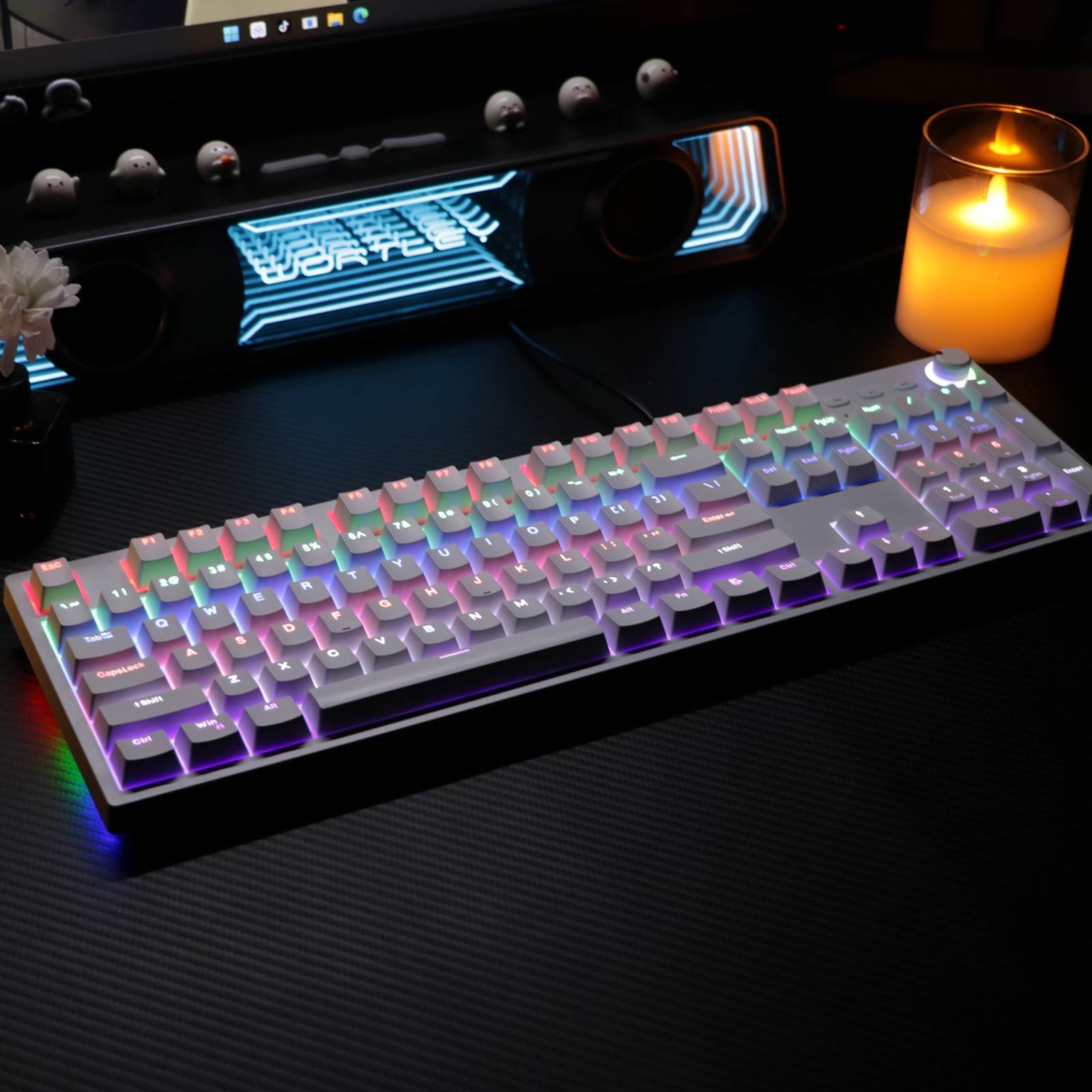 K KAVLORN Tastatura mecanica gaming cu fir 104 taste | Structura GASKET ...