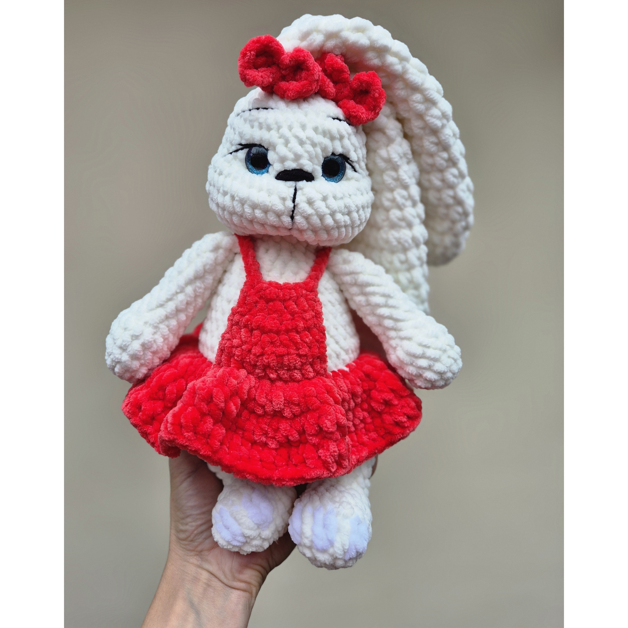 Iepuraș croșetat din pluș, lucrata manual, rosu/alb, 32cm - eMAG.ro