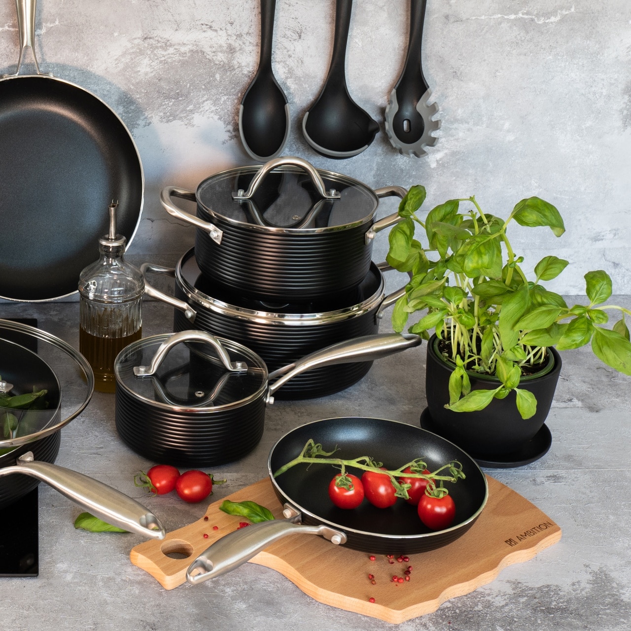 Oala cu capac AMBITION Ribs, 28cm, 7.4L, invelis Qualum Basic, inductie ...