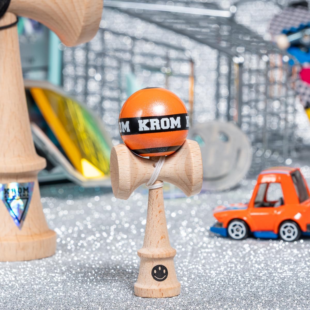 KROM Kendama MIKRO, portocaliu – mini kendama realizata din lemn de fag – complet jucabila ...