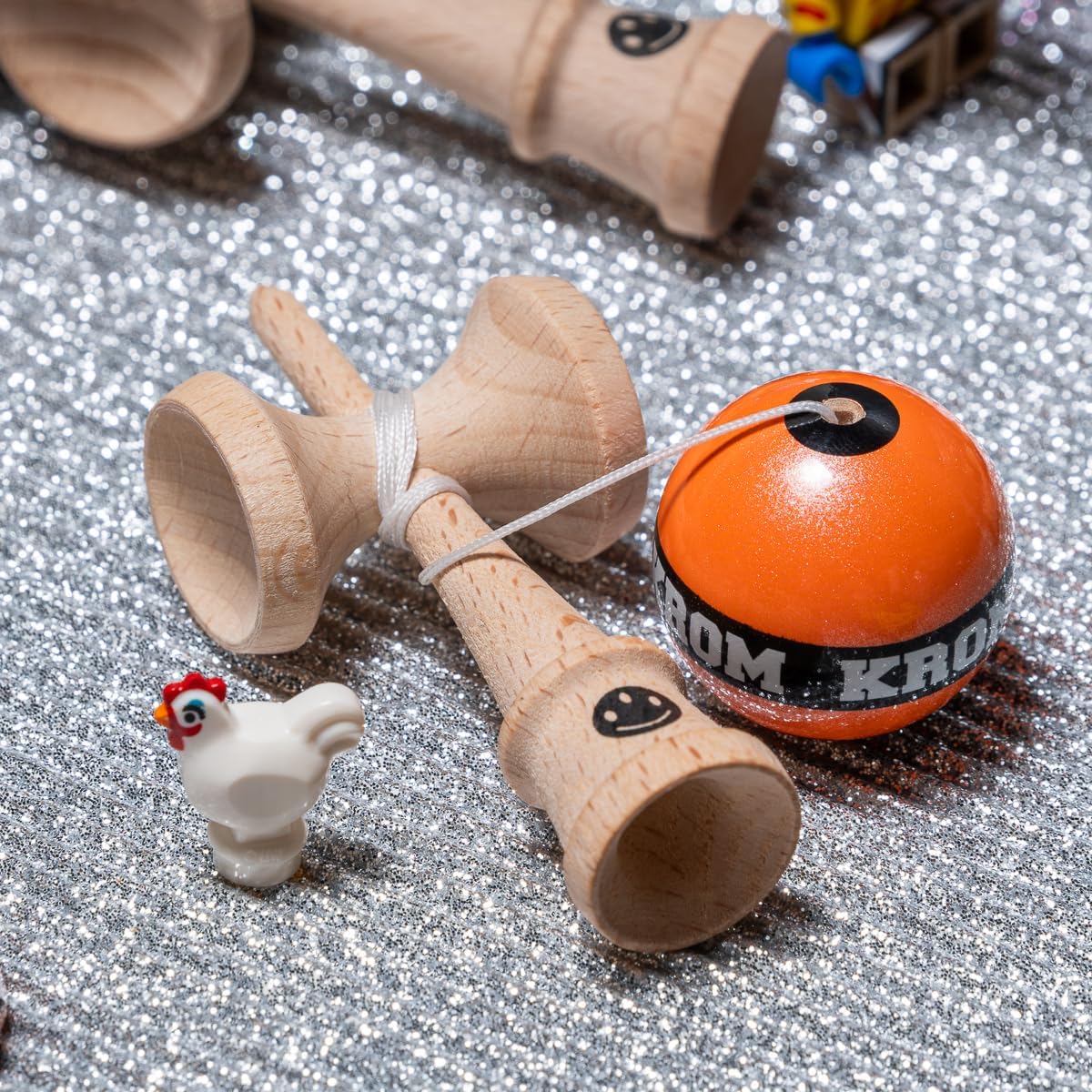 KROM Kendama MIKRO, portocaliu – mini kendama realizata din lemn de fag – complet jucabila ...