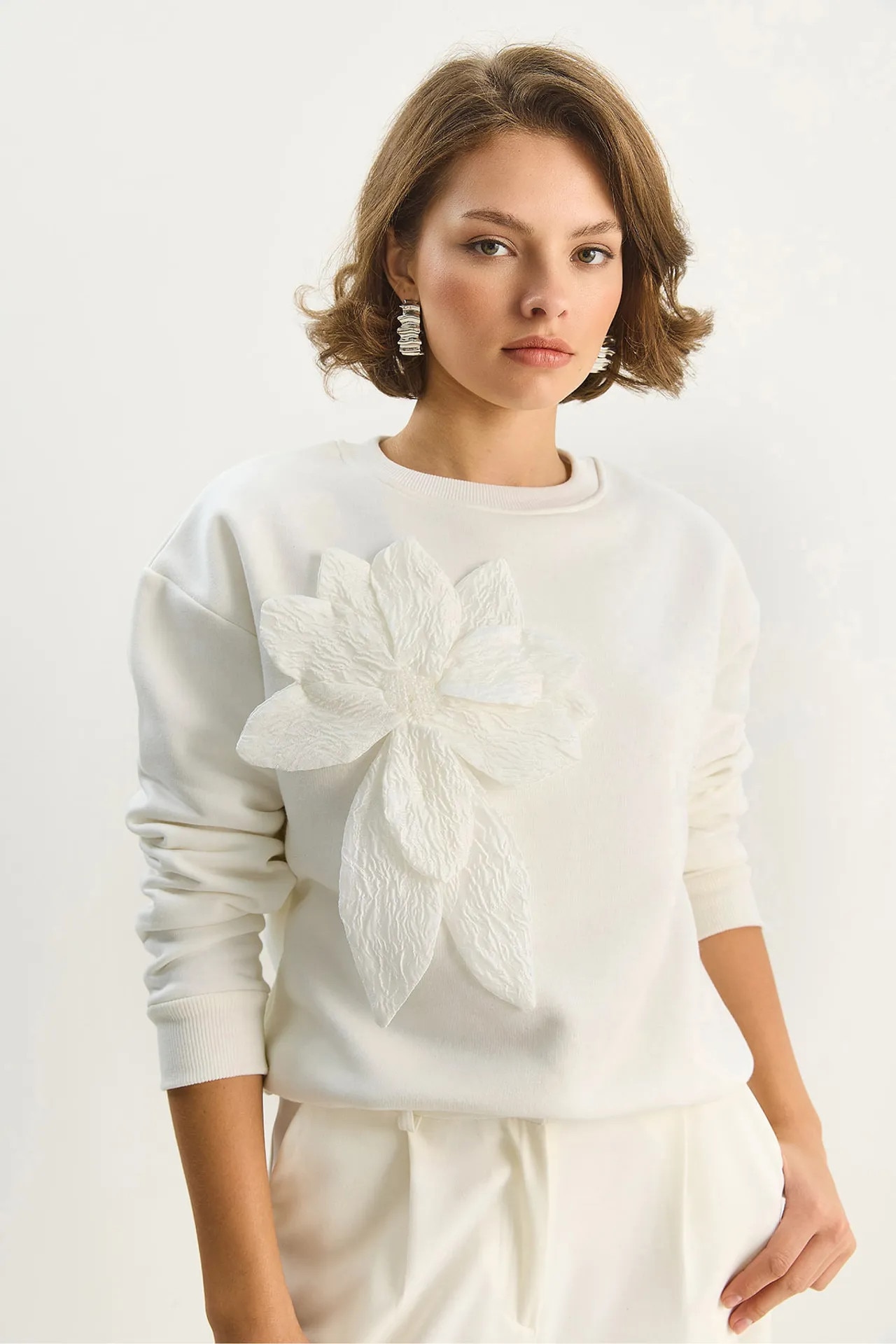 Hanorac dama HiCCUP, maneca lunga, guler rotund, alb, textil - eMAG.ro