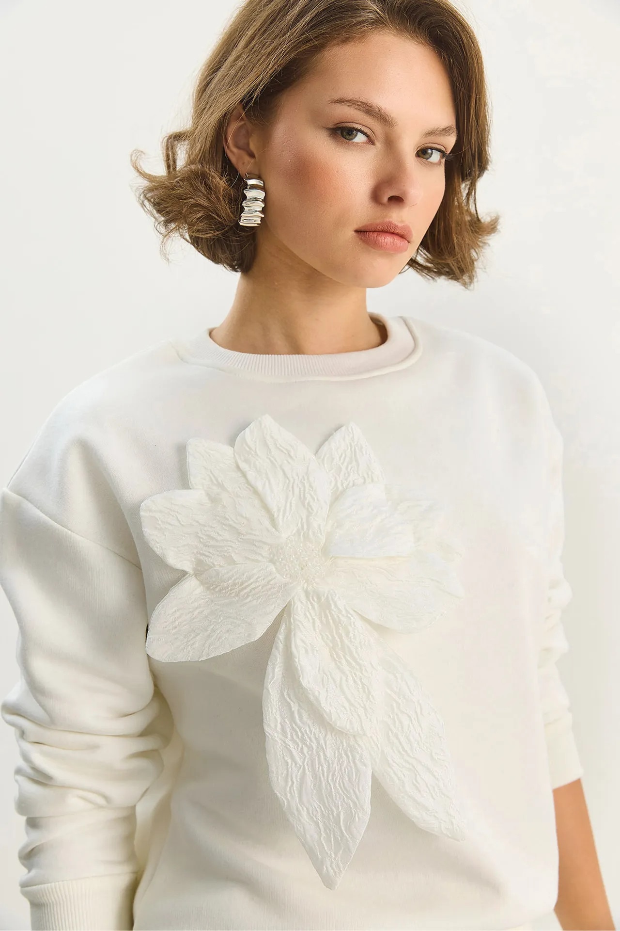 Hanorac dama HiCCUP, maneca lunga, guler rotund, alb, textil - eMAG.ro