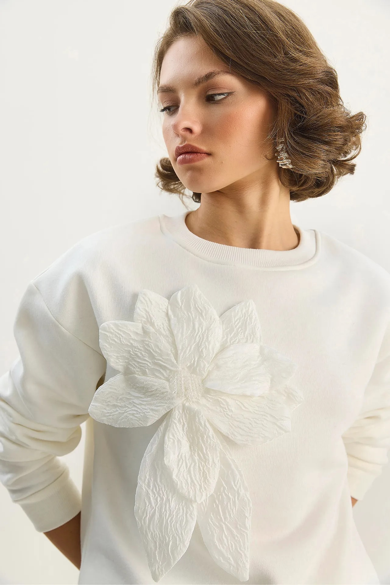 Hanorac dama HiCCUP, maneca lunga, guler rotund, alb, textil - eMAG.ro