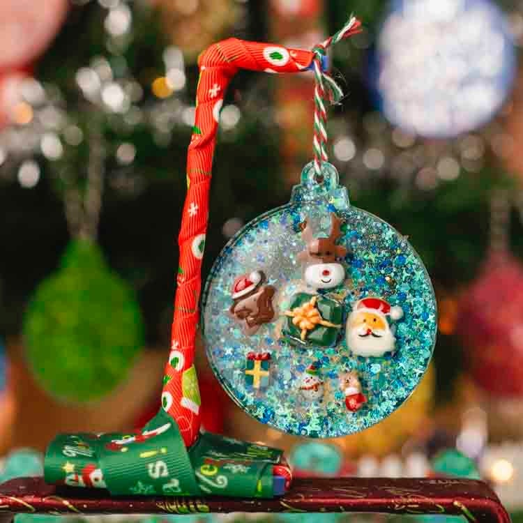 Glob Craciun Deluxe Efect 3D & figurine iesite din rasina - eMAG.ro