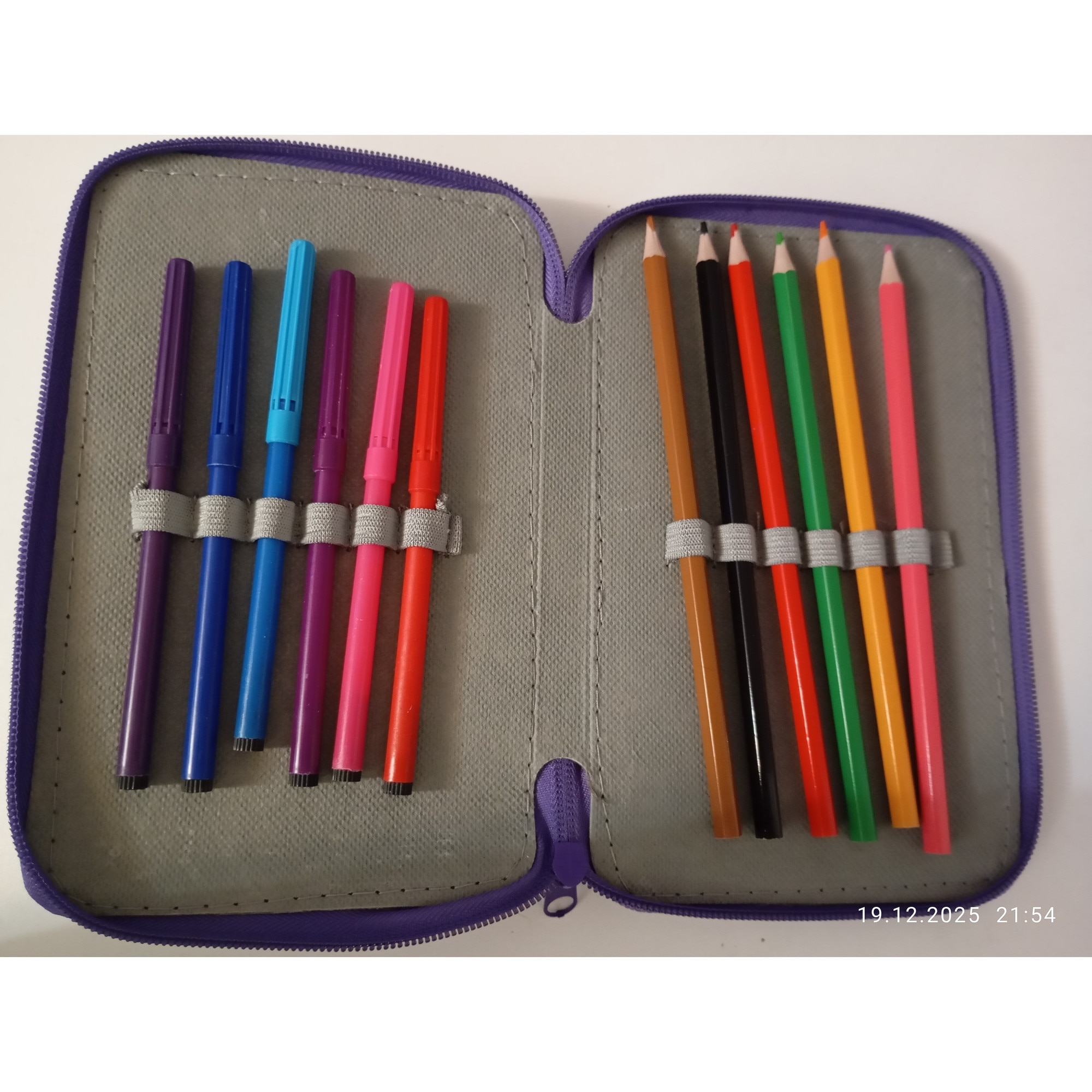 Penar colorat mov cu unicorn, echipat, design cu aripi, compartimente ...