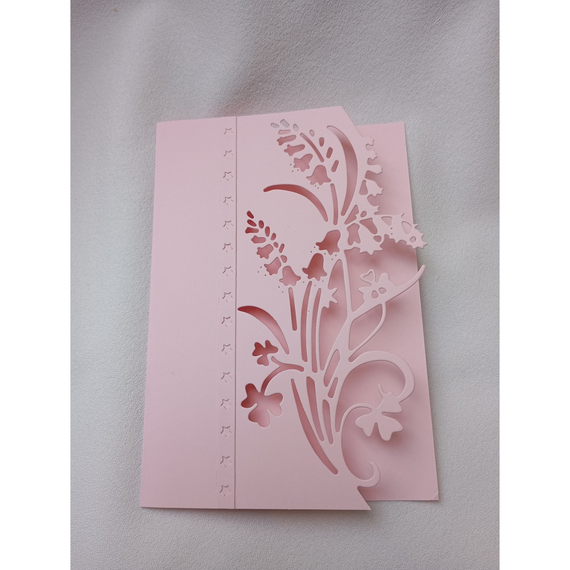 Felicitare roz cu flori de primavara, deosebita pentru Valentine`s Day ...