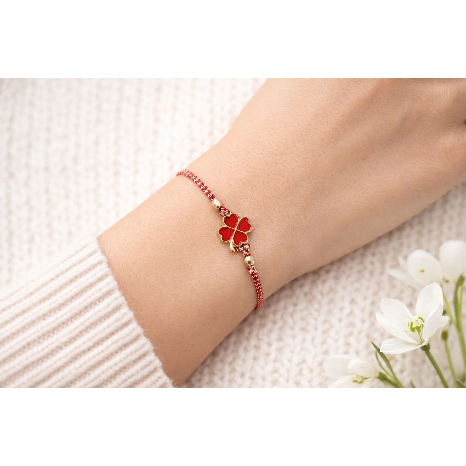 Set 12 bratari martisor cu trifoi auriu si petale rosii, snur reglabil ...