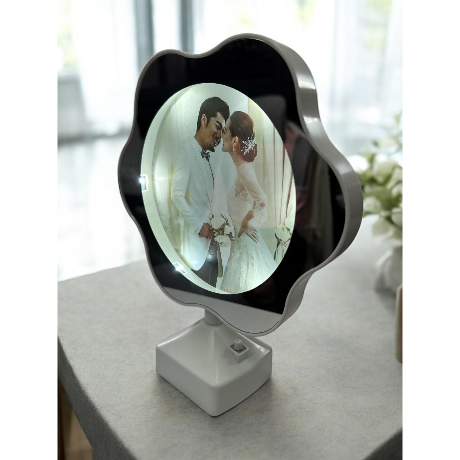 Oglinda Magica cu LED – Floare, Rama Foto Personalizata 20.5 cm x 18 cm ...