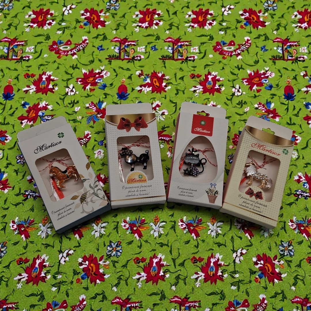 Gasca nebuna: Set 4 Brose Martisor cu Animalute Haioase - eMAG.ro