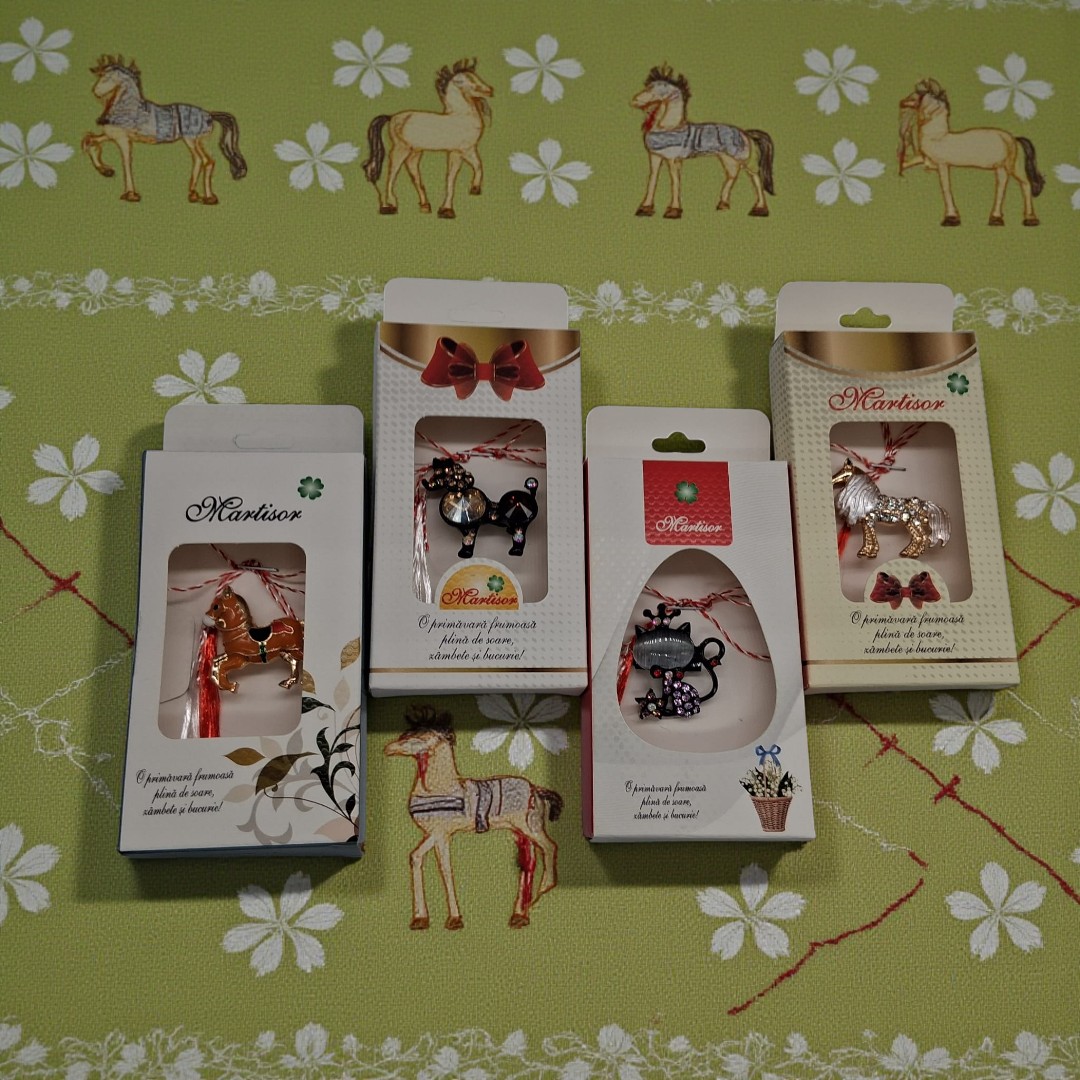 Gasca nebuna: Set 4 Brose Martisor cu Animalute Haioase - eMAG.ro