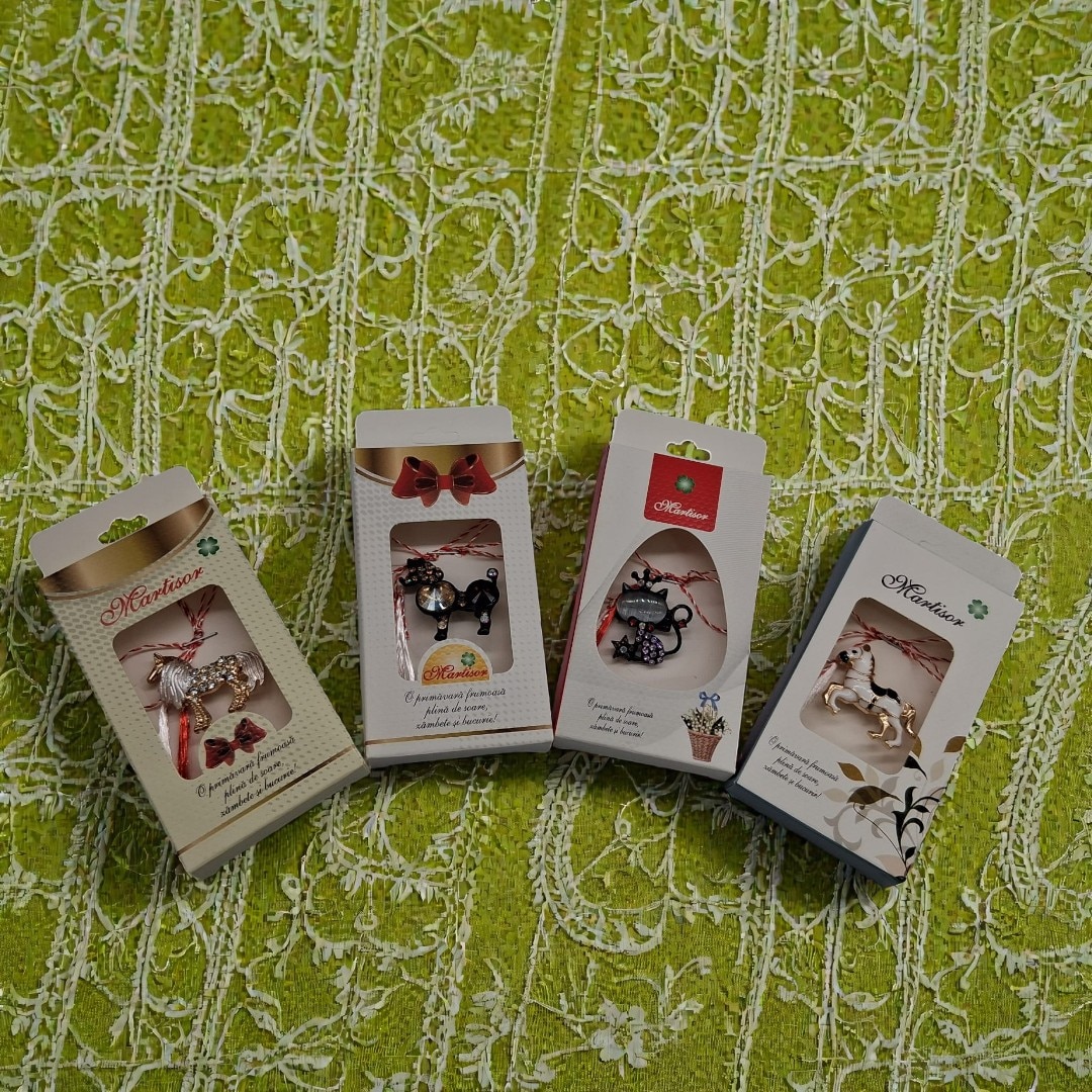Gasca nebuna: Set 4 Brose Martisor cu Animalute Haioase - eMAG.ro