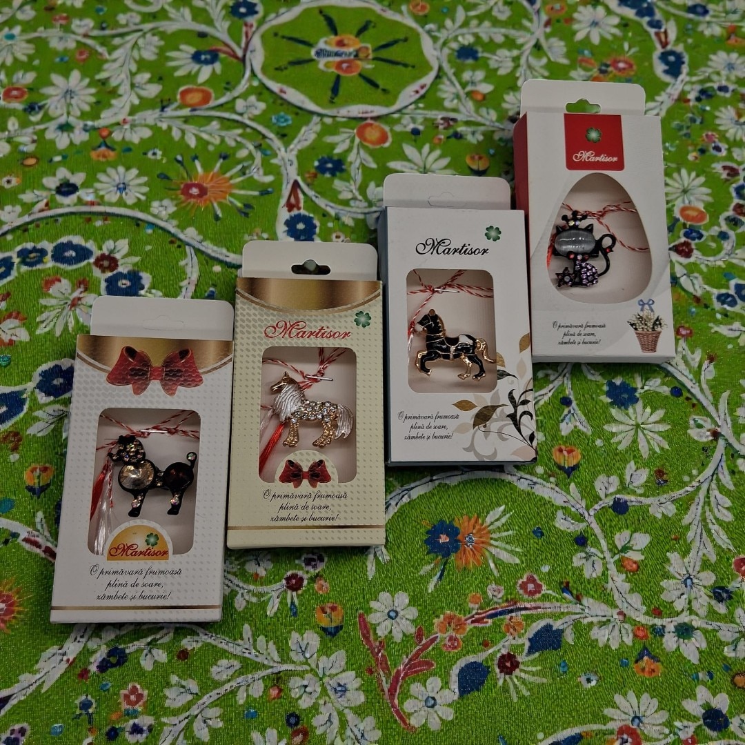 Gasca nebuna: Set 4 Brose Martisor cu Animalute Haioase - eMAG.ro