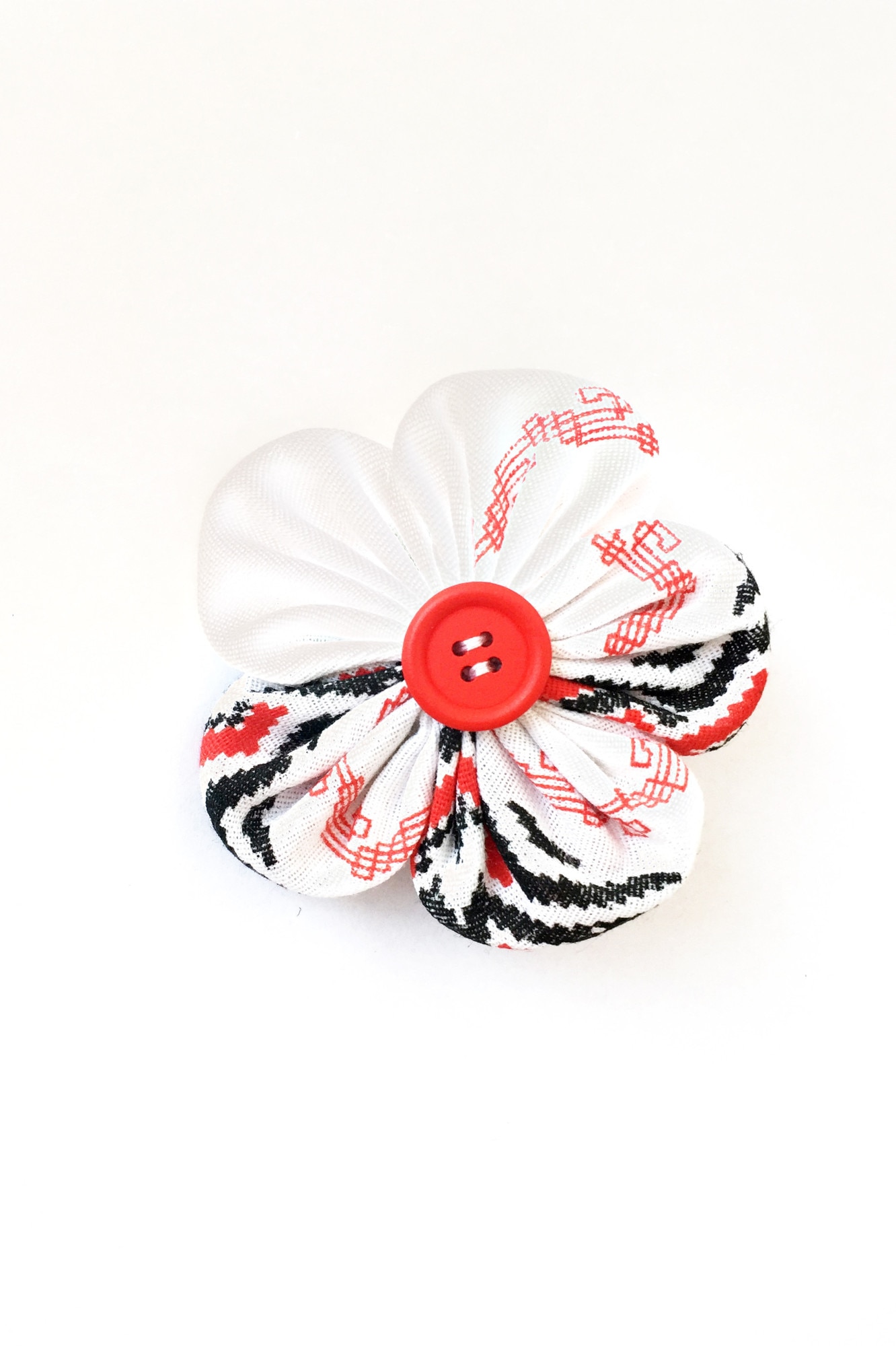 Brosa cu motive traditionale romanesti - eMAG.ro