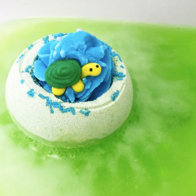 Turtle Recall ефервесцентна топка за баня, Bomb Cosmetics, 160 гр - eMAG.bg