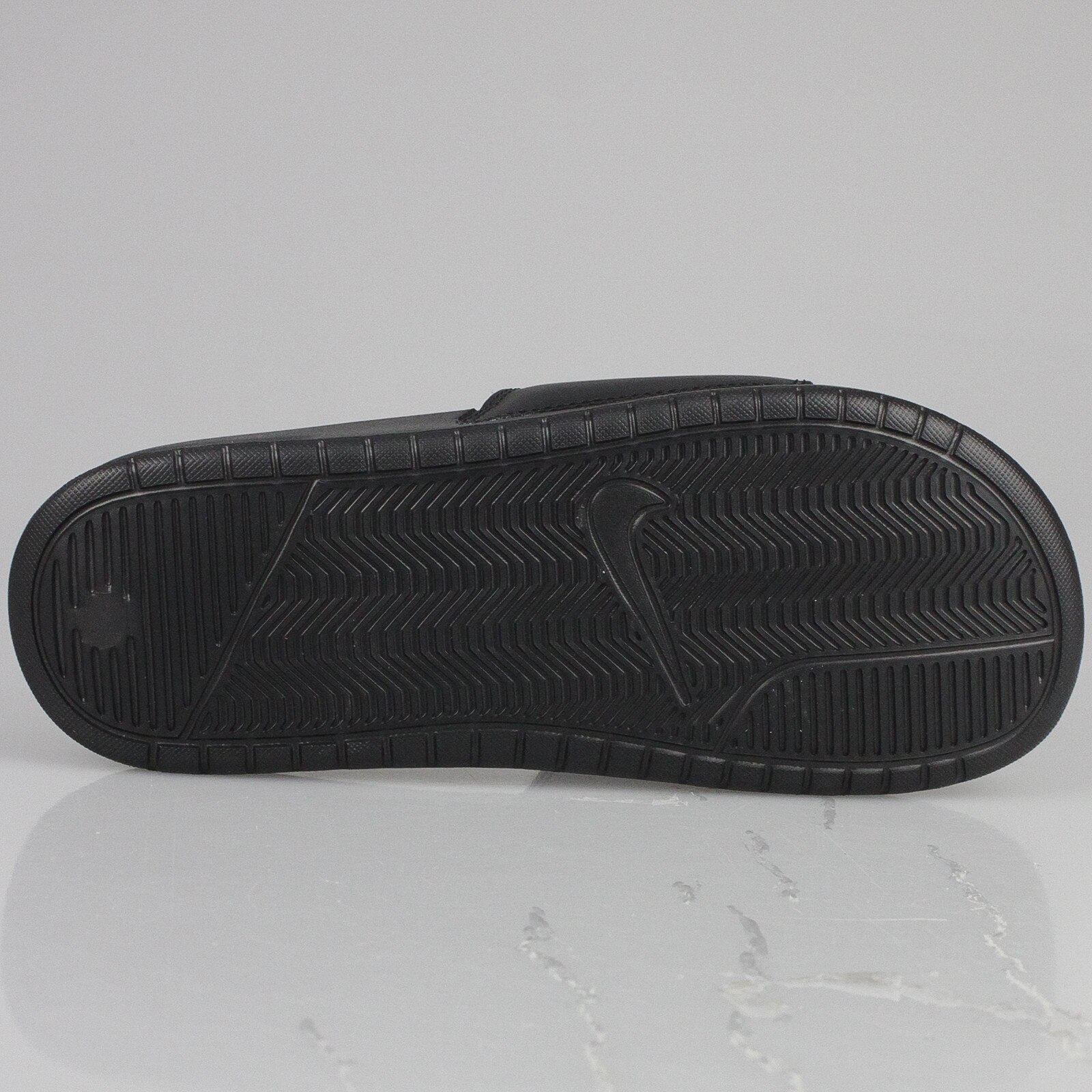 Slapi barbati Nike Benassi "Just Do It." 343880-006, 40 EU, Negru - eMAG.ro