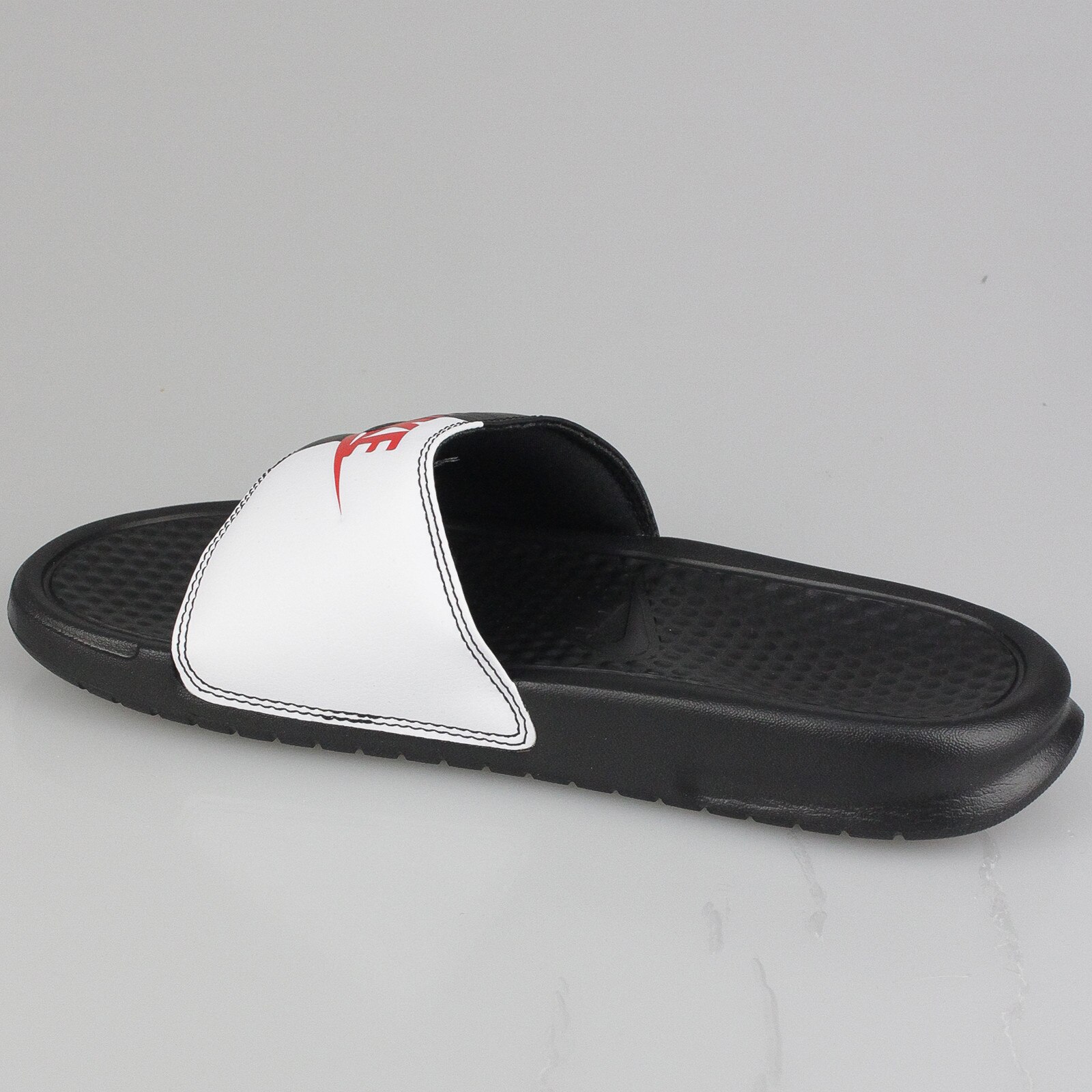 Slapi barbati Nike Benassi "Just Do It." 343880-006, 40 EU, Negru - eMAG.ro