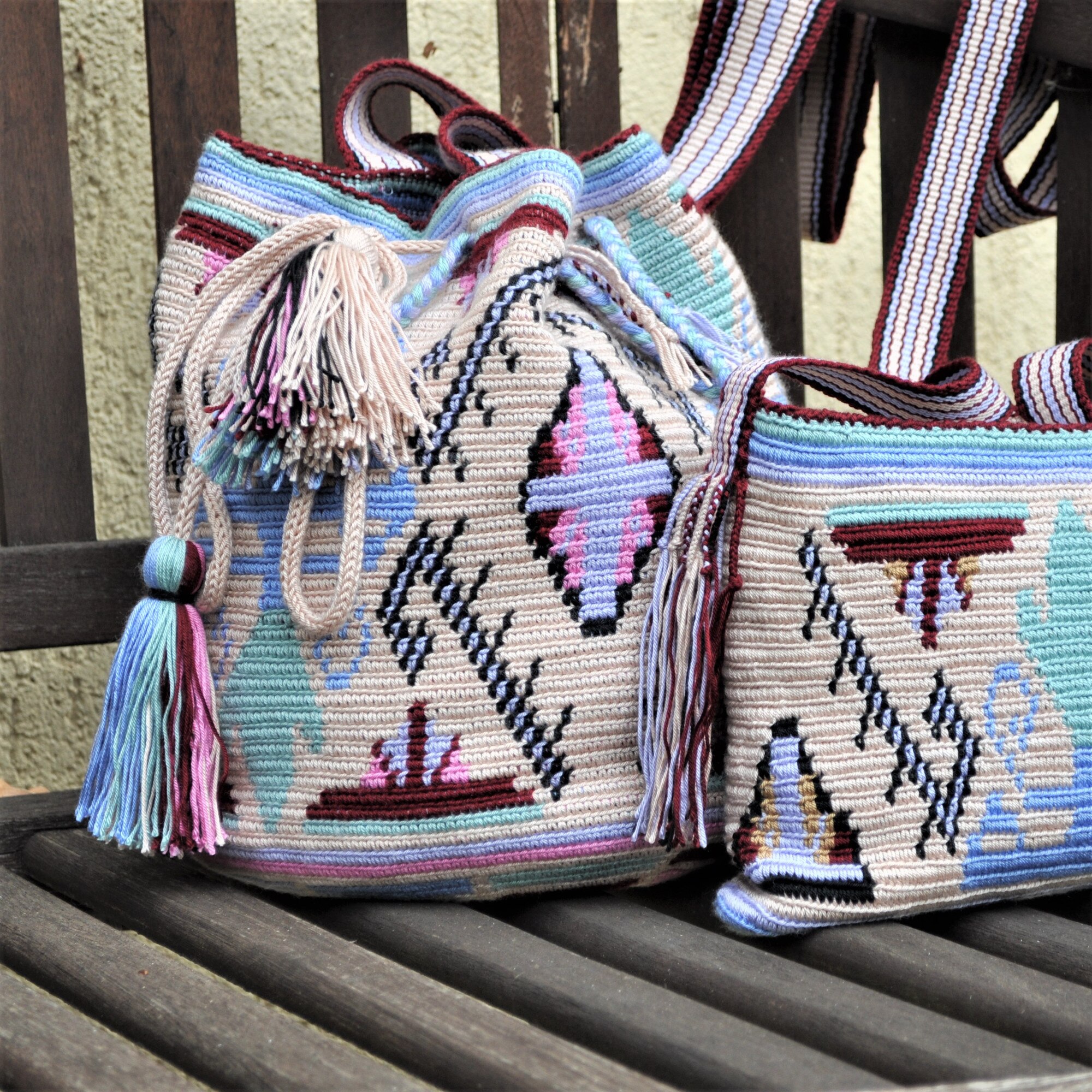 Geanta handmade Atelier Maiastra, model Muntenia, motive populare Patru ...