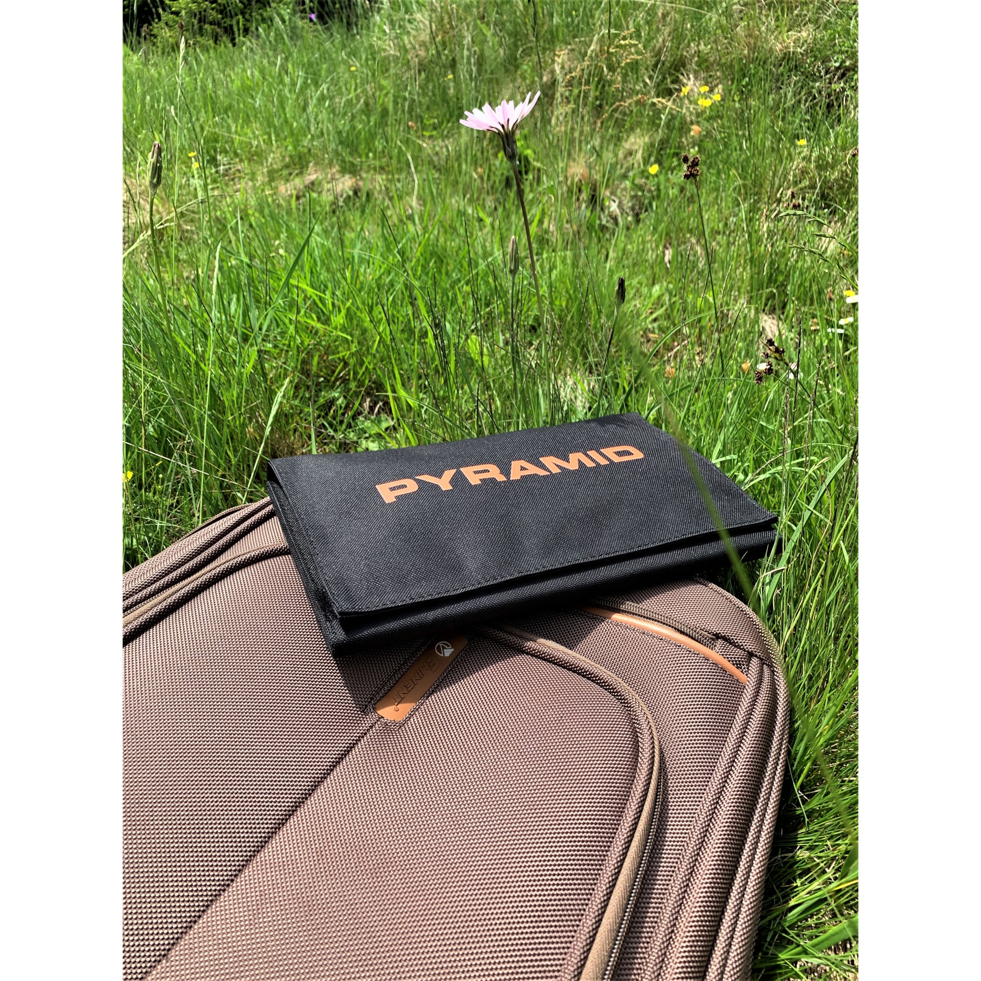 Panou solar 18V - 20W, PYRAMID, pliabil, portabil, cu 2 porturi USB ...