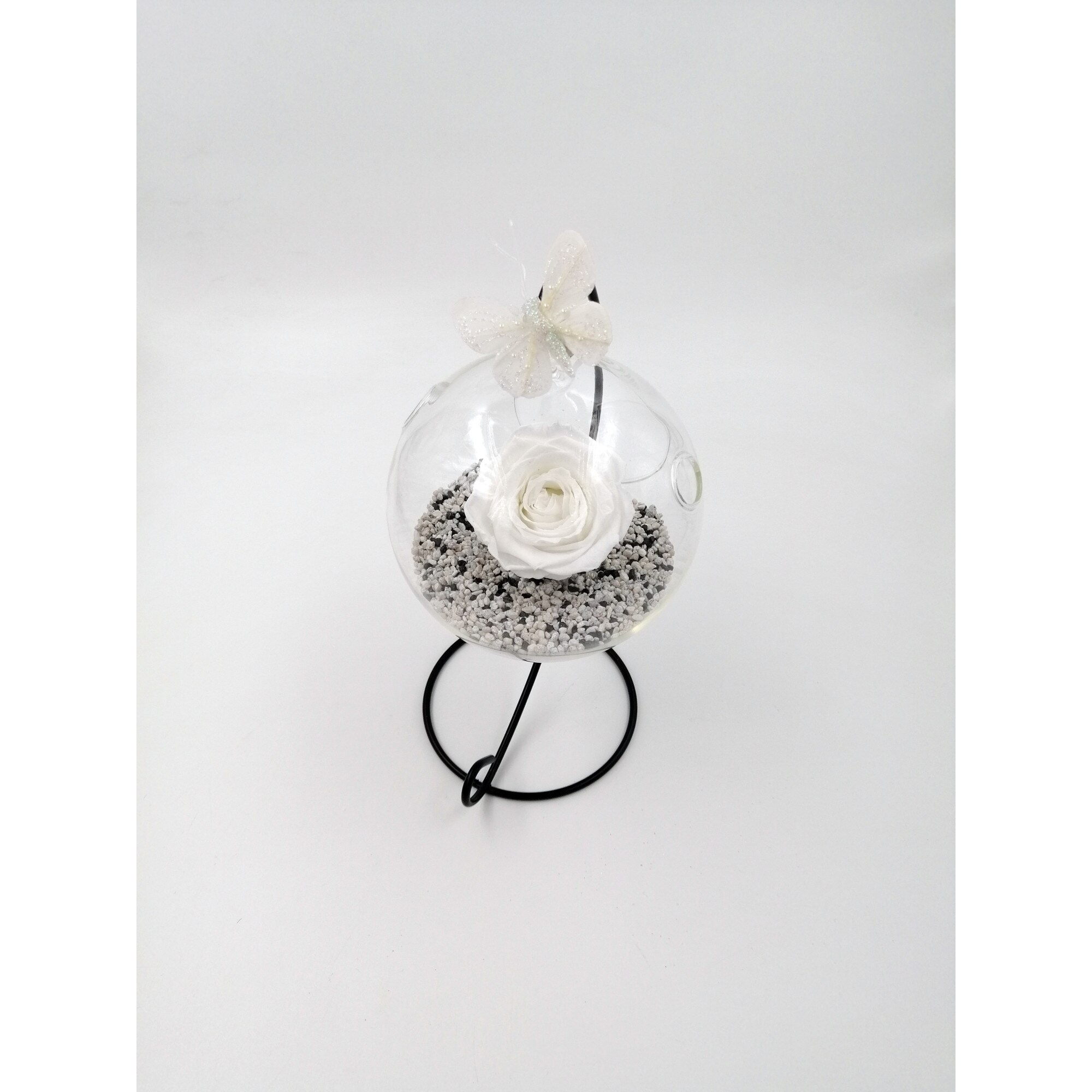 Trandafir Criogenat, alb, pe pat de pietricele, in bol de sticla cu ...