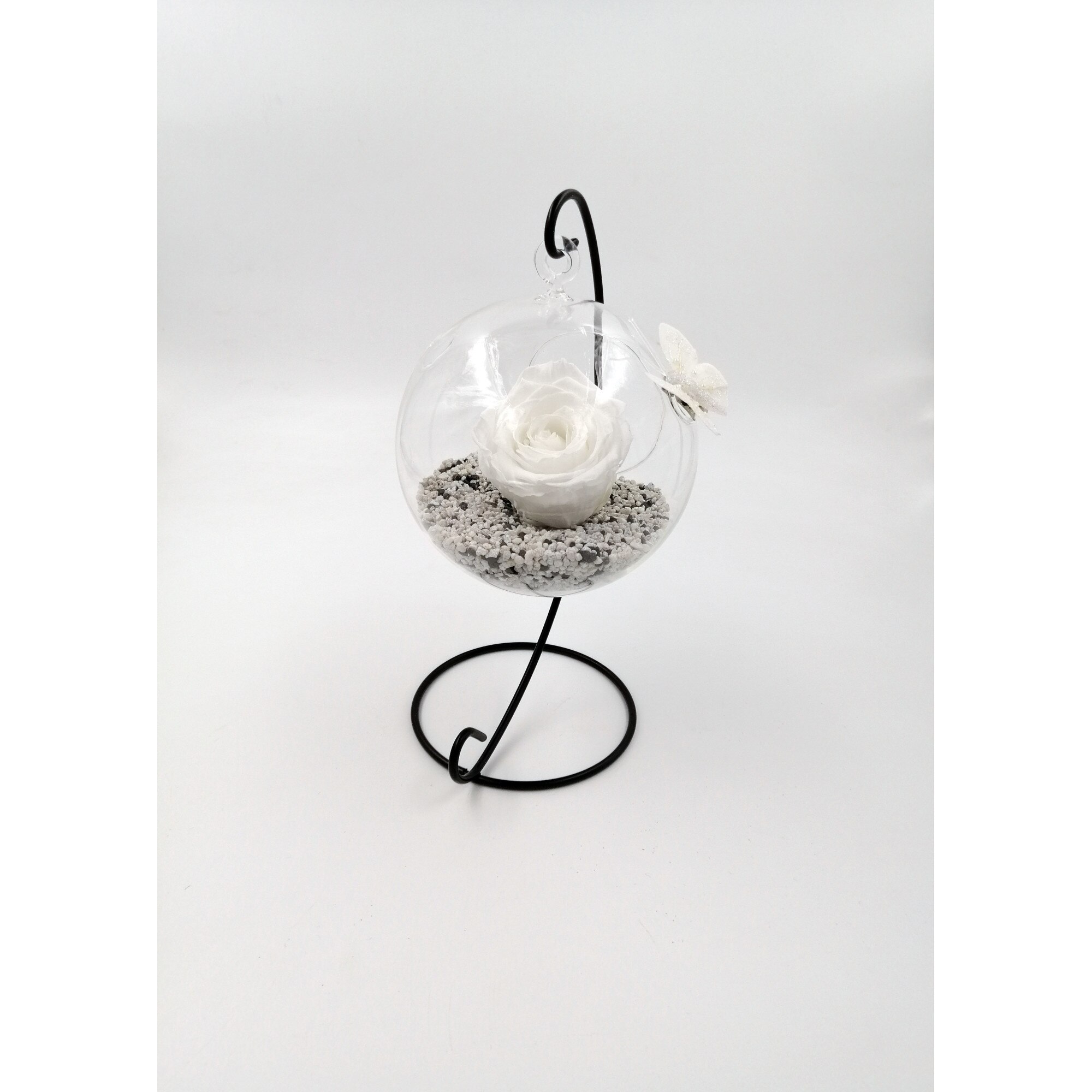 Trandafir Criogenat, alb, pe pat de pietricele, in bol de sticla cu ...