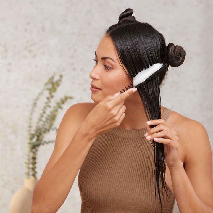 Spuma pentru par Wellaflex 2nd Day Volume cu fixare extra puternica ...