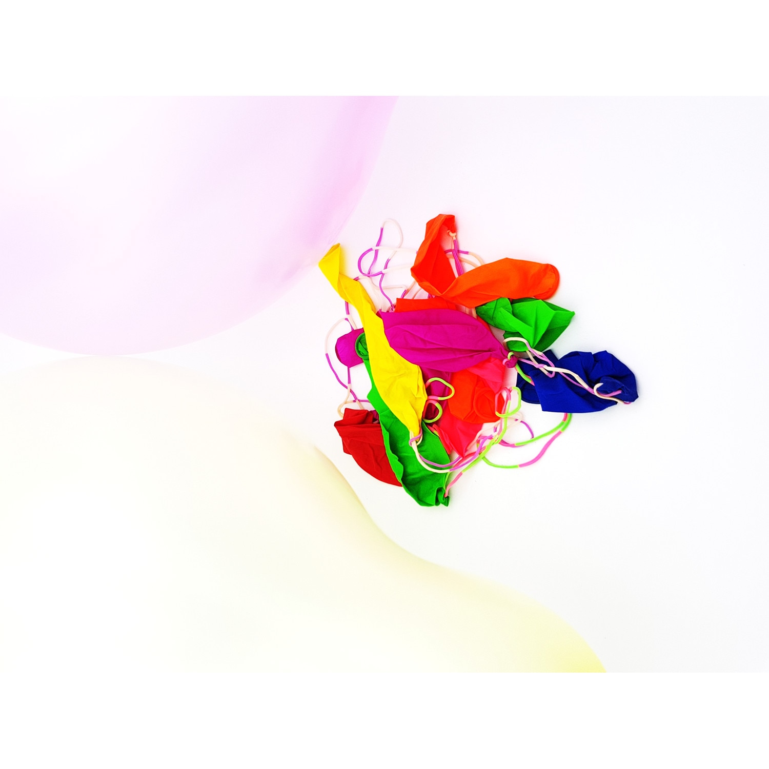 Set 50 baloane colorate cu snur 30 cm - eMAG.ro