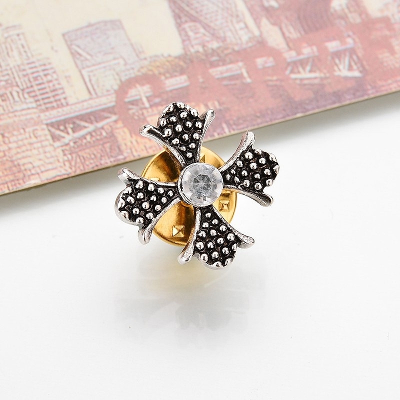 Brosa sacou barbati cruce malteza Croix, argintiu - eMAG.ro