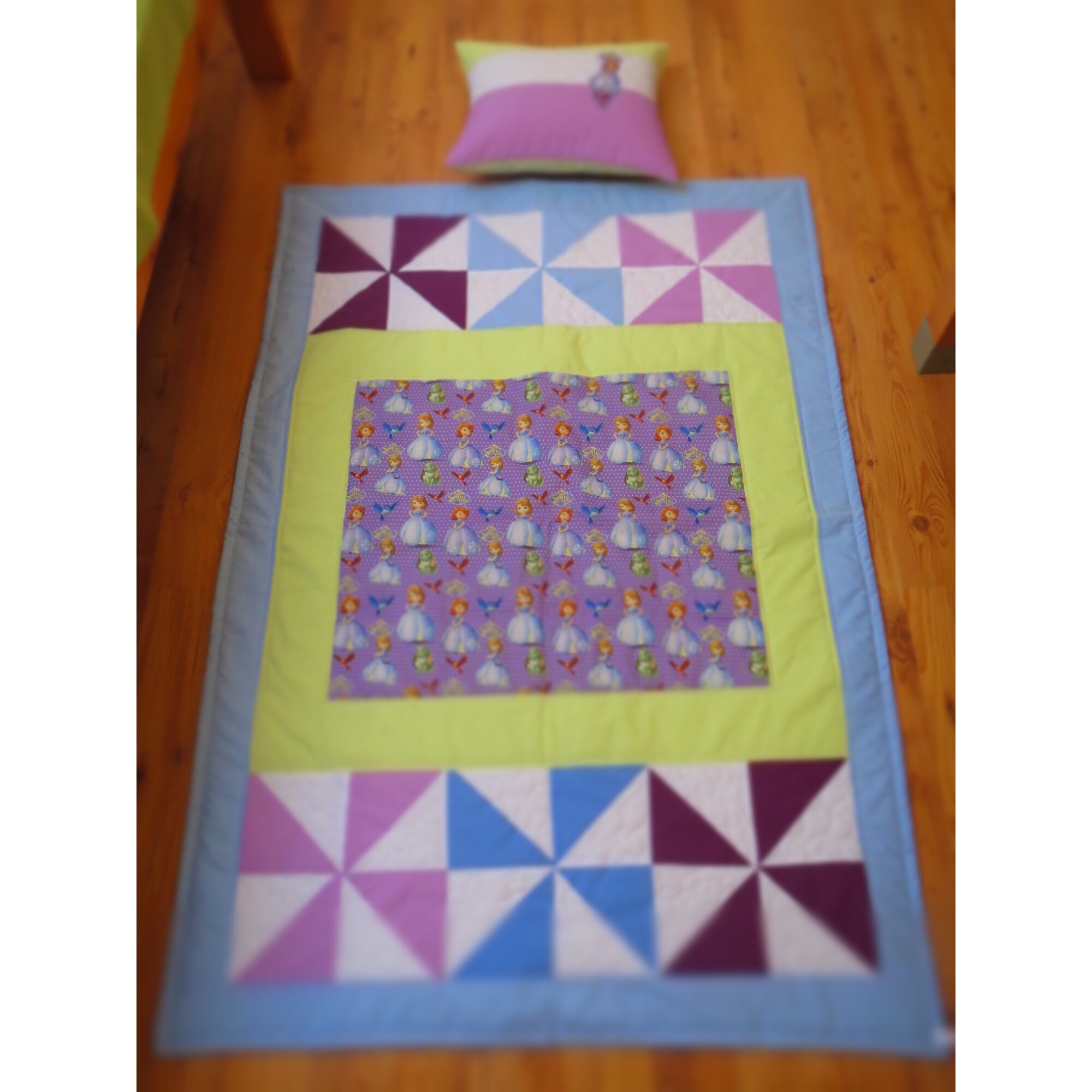 Patura si perna Printesa Sofia, Multicolora, 90x140cm, patchwork - eMAG.ro