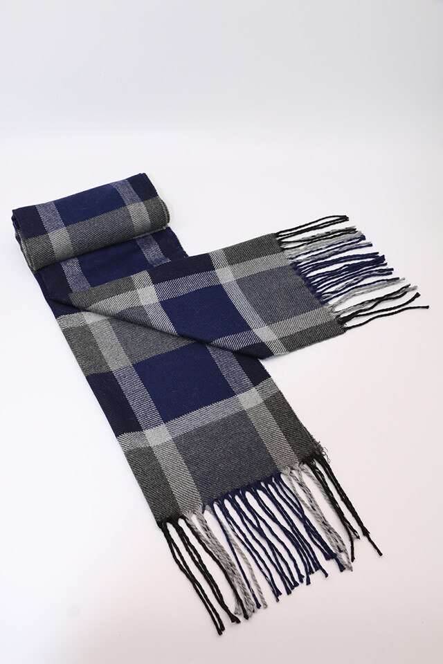 Fular pentru barbati in carouri, pentru perioada rece, cu franjuri ...