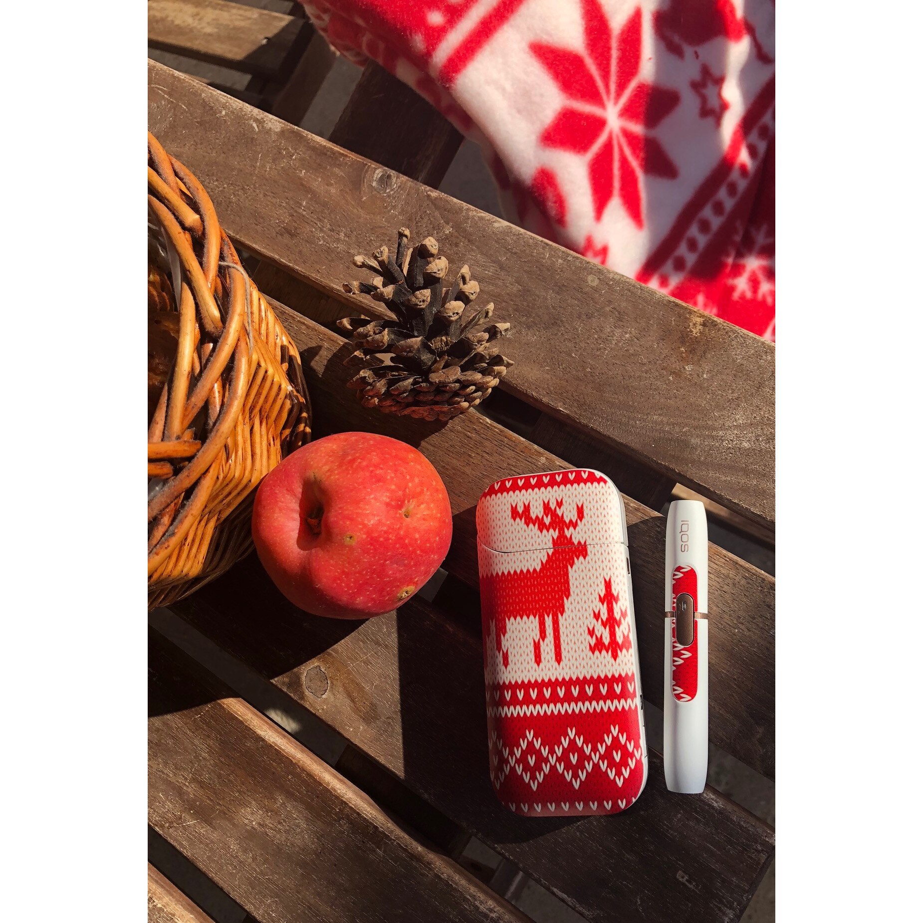 Дизайнерски стикер IQ Accessories IQ118, За IQOS, Вълнена плетка червен ...